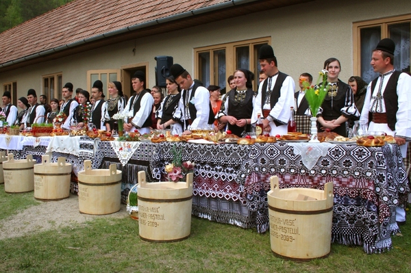 Cele mai interesante obiceiuri de Paști din România și din străinătate ...